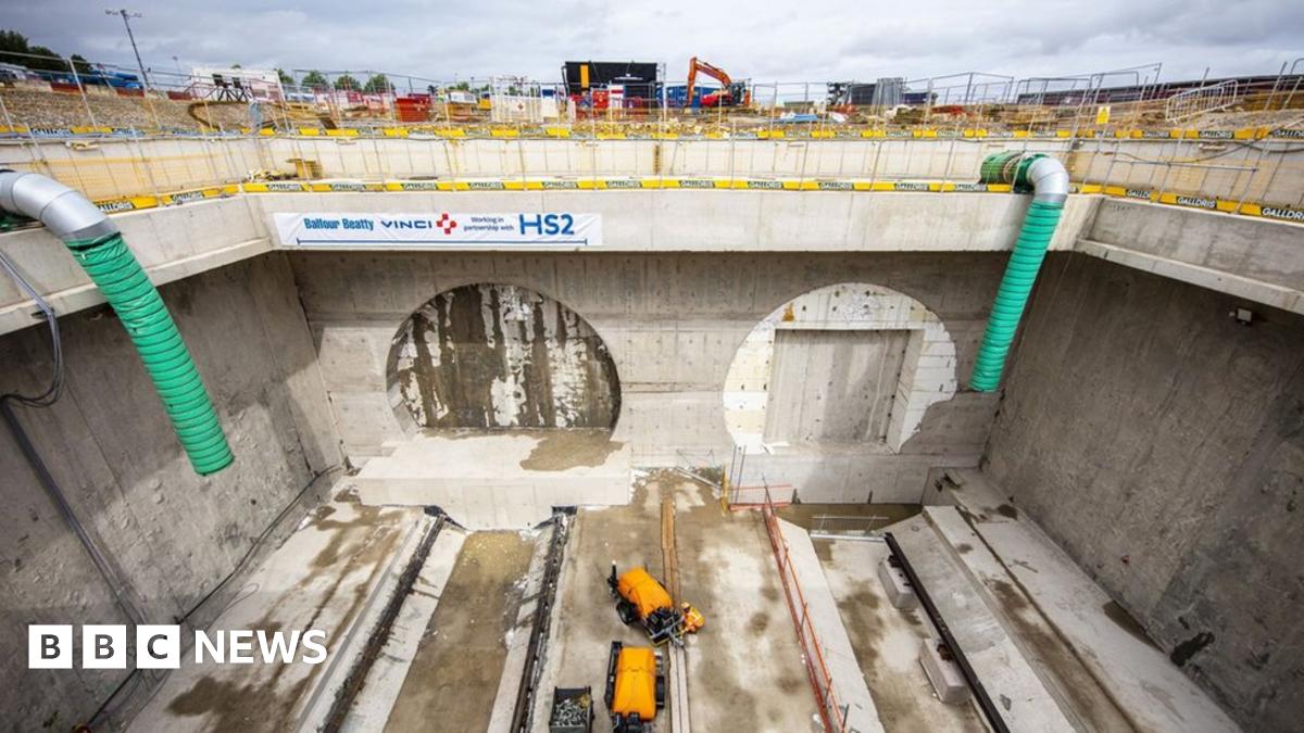 HS2 to bury diggers ready to bore tunnel to Euston - BBC News