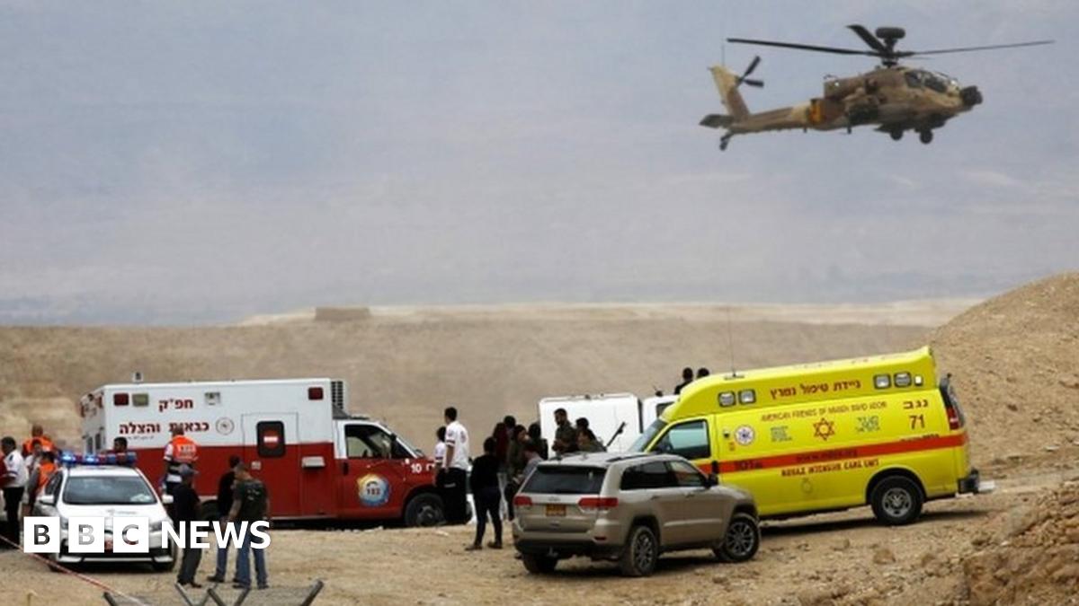 Israel flash flood: Nine teenaged hikers dead in south - BBC News