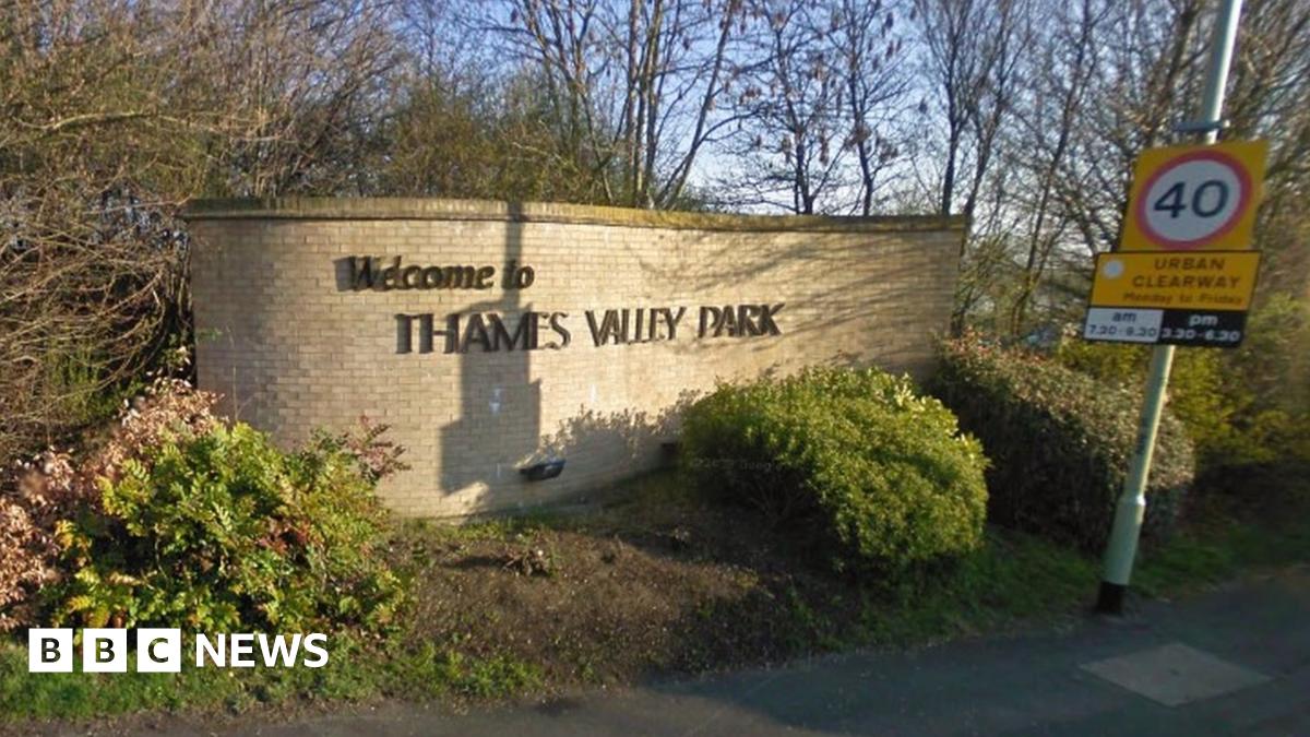 Wokingham park-and-ride plan will 'destroy green space' - BBC News