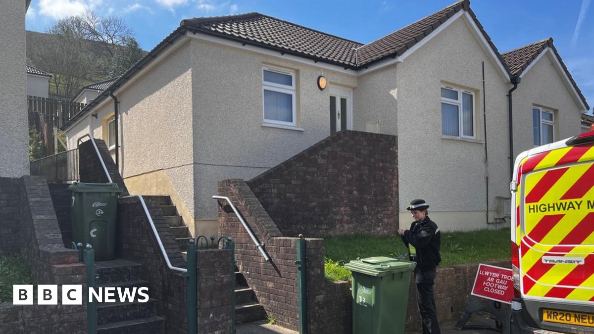 Caerphilly: Man arrested on suspicion of murder after fight - BBC News
