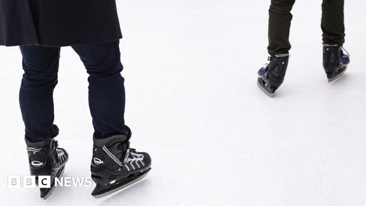Deal struck to build one of UK's biggest ice rinks in Manchester - BBC News