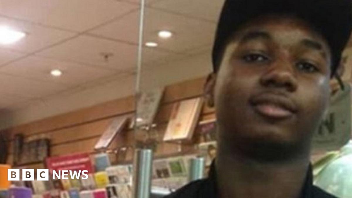 Sutton Coldfield stabbing: Two guilty of boy's murder - BBC News