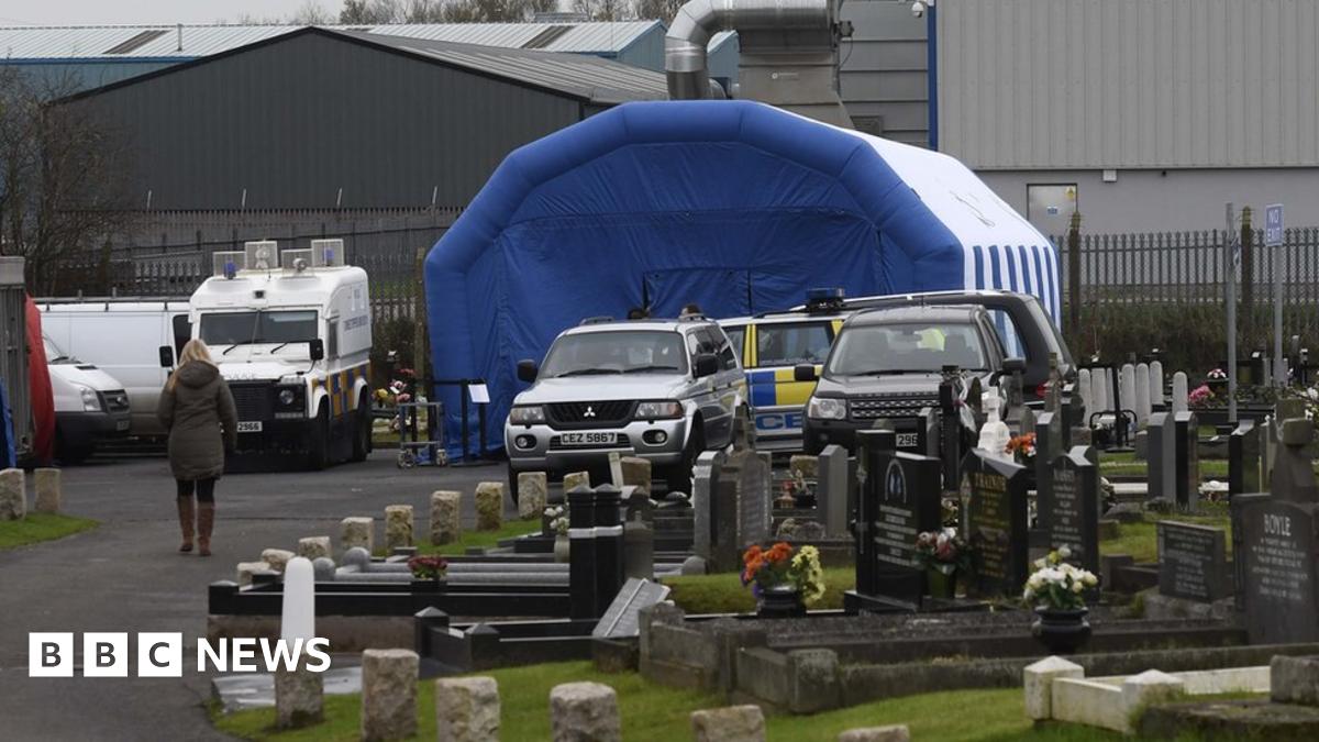 Daniel Rooney: PSNI officer says Army death exhumation 'very complex ...