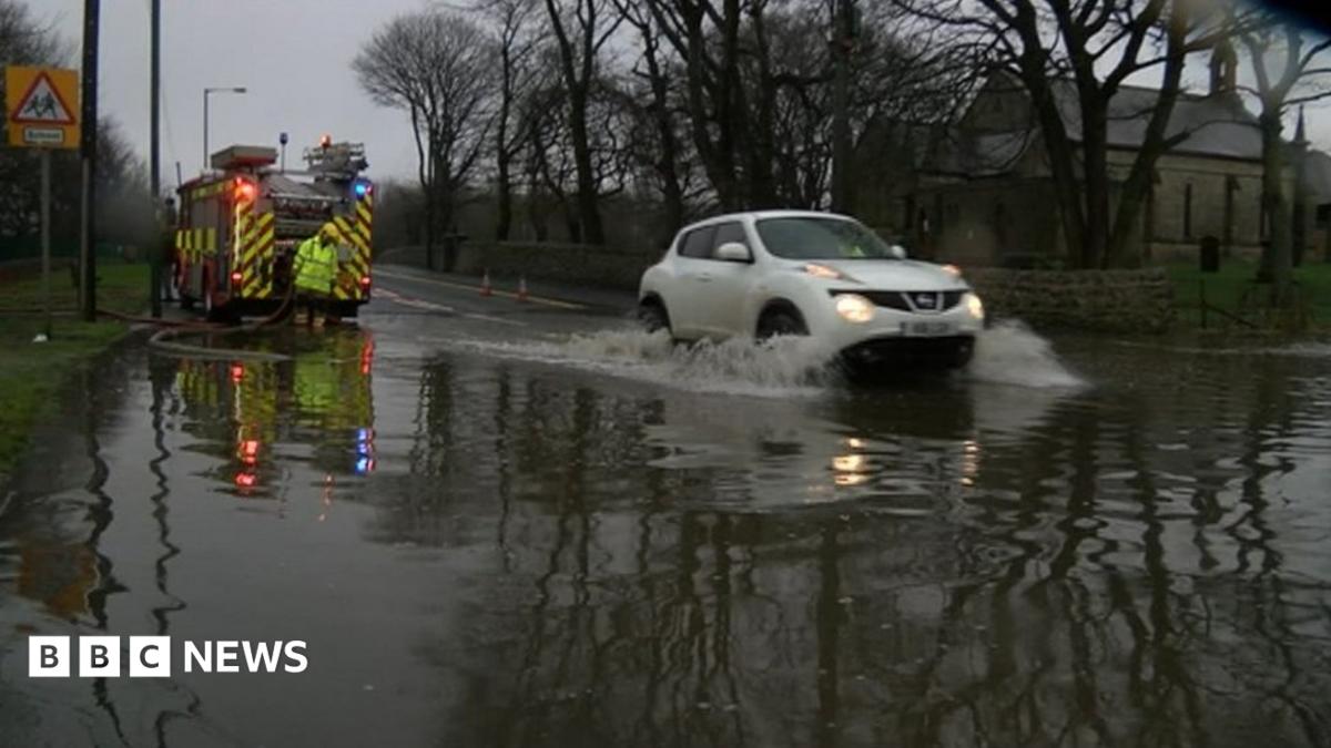 Morpeth flood gate closed as roads flood - BBC News