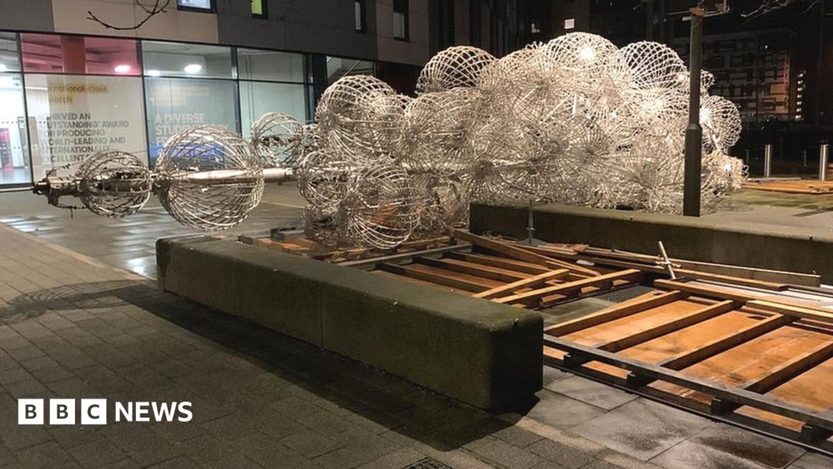 Ipswich bauble Christmas tree blown over during Storm Henk - BBC News