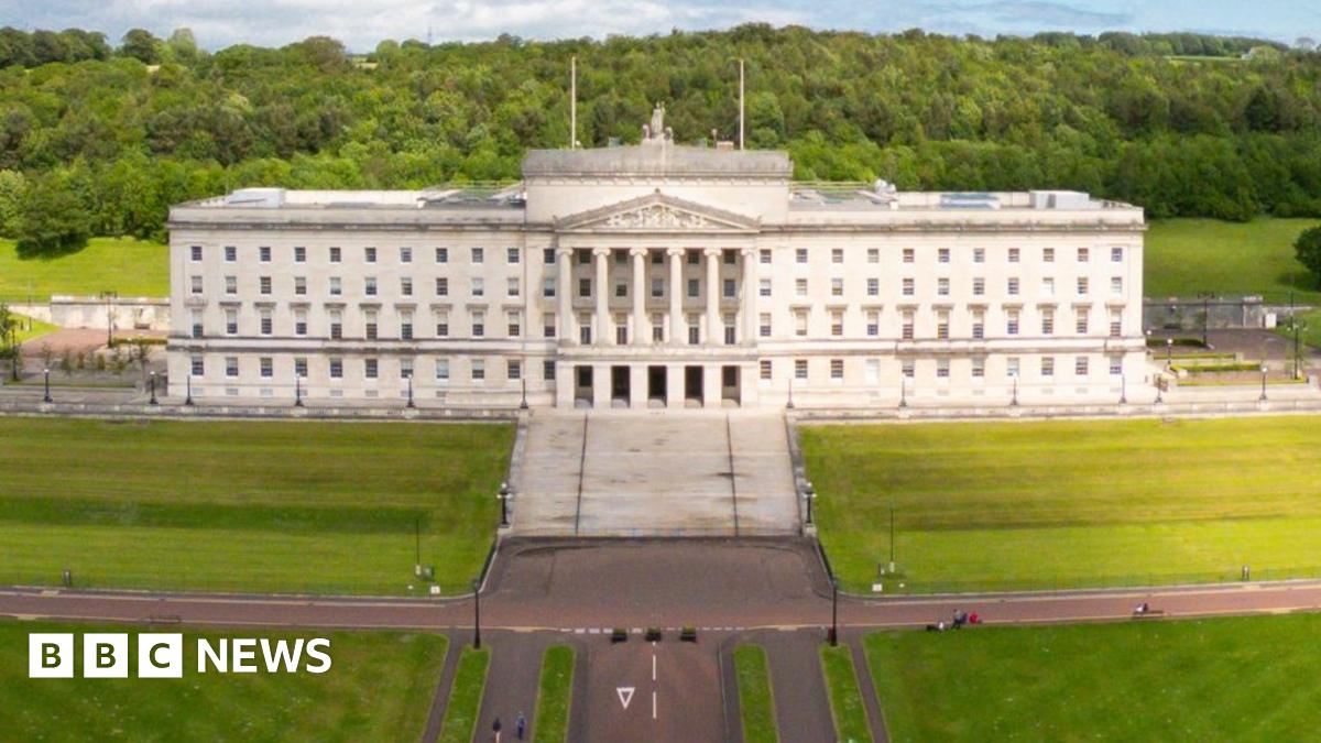 MLAs return to Stormont for first time since 2017 - BBC News