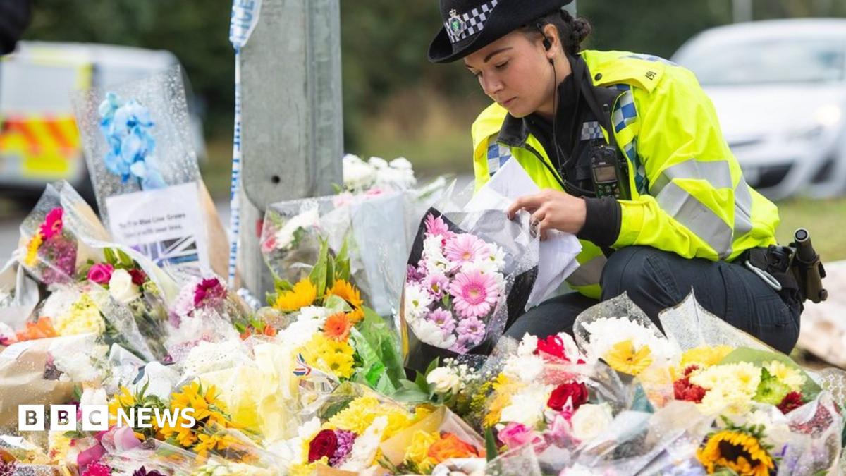 Andrew Harper: PC's death inspires thanks from public - BBC News