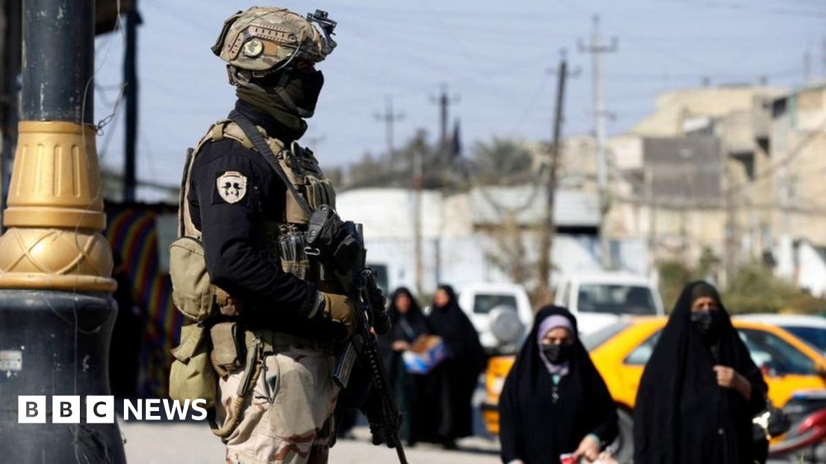 Iraq: At least nine police killed in bomb and gun attack - BBC News