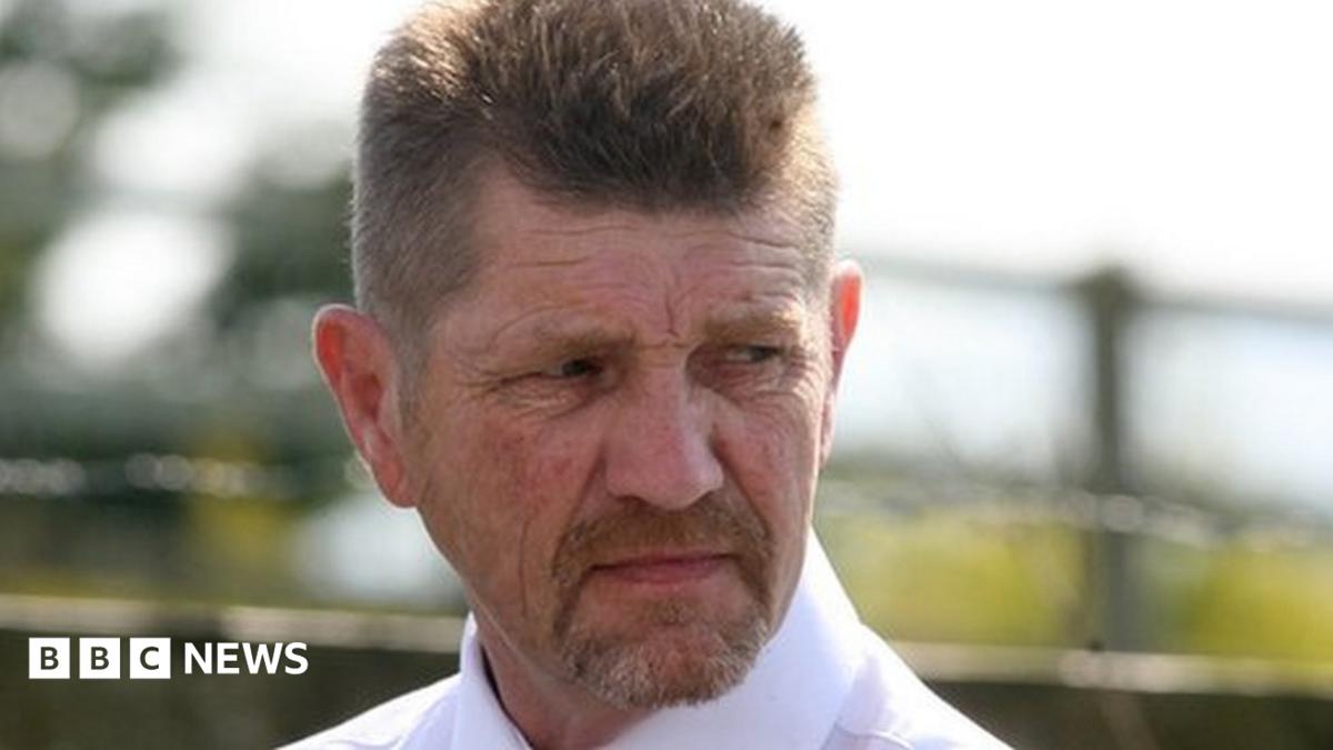 Derek Hussey disqualified from council over drink driving - BBC News