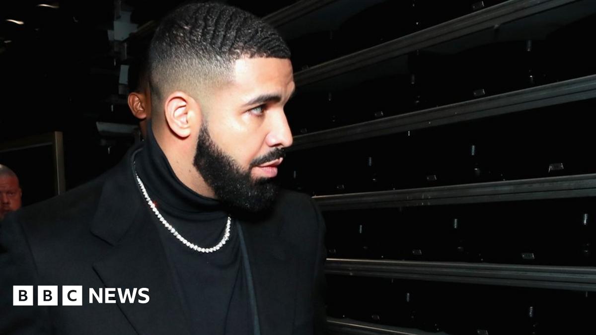 When Drake turns up at your local club - BBC News