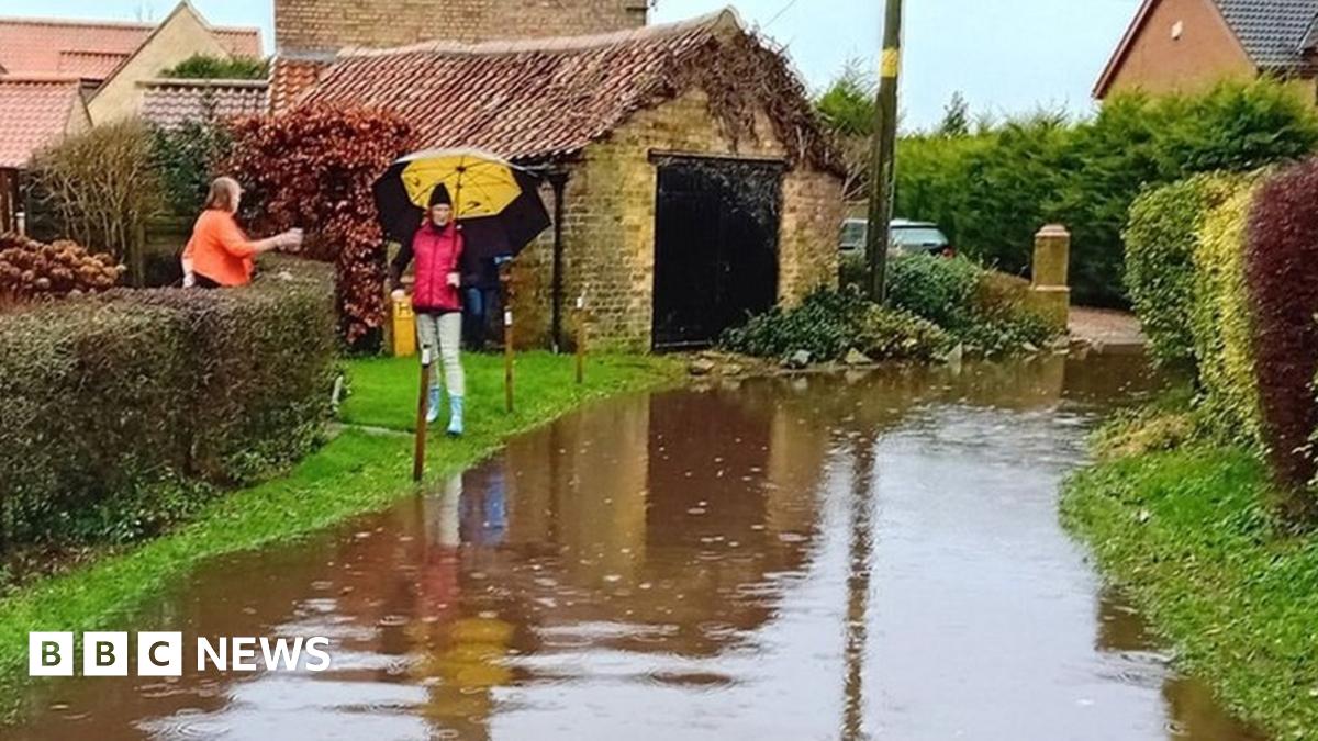 Properties in Lincolnshire flooded after Storm Henk sweeps county - BBC News
