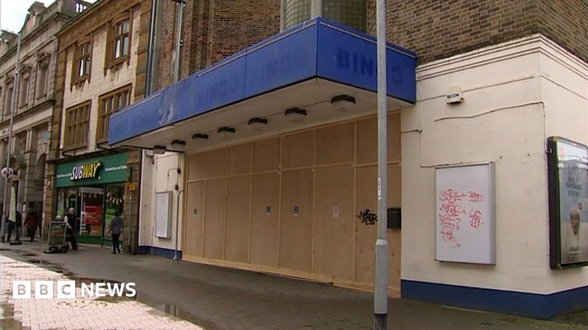 Kettering: Third arrest over former bingo hall fire - BBC News