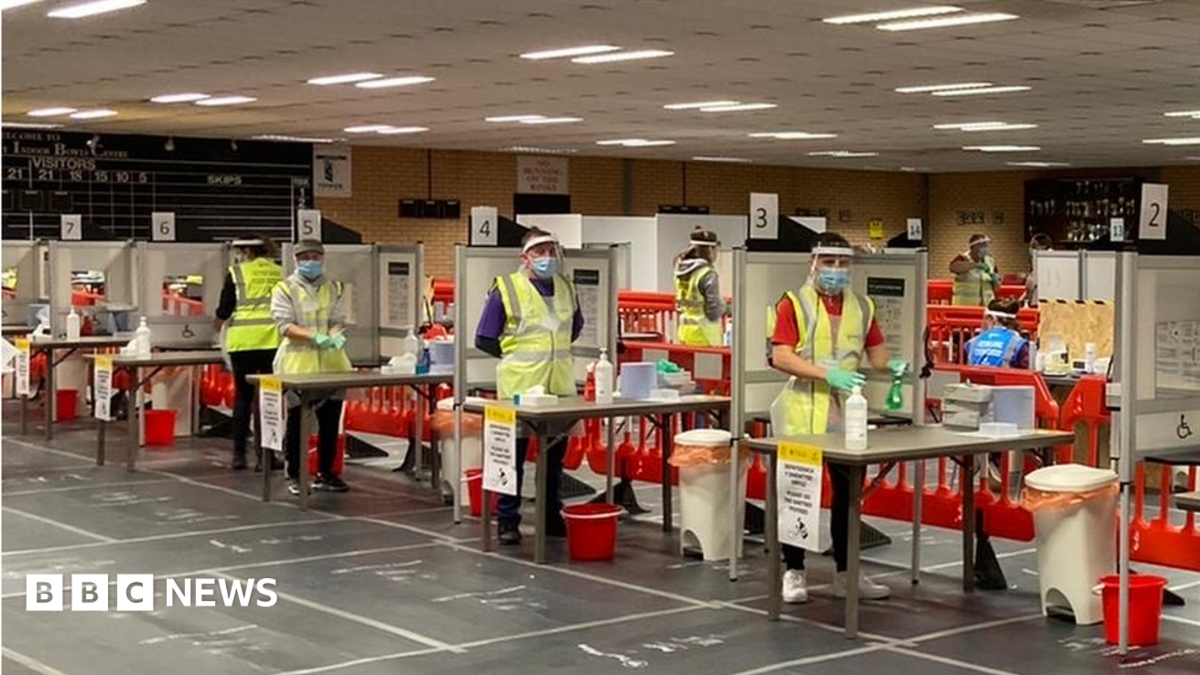 Covid: Second phase of mass testing starts in Lower Cynon Valley - BBC News