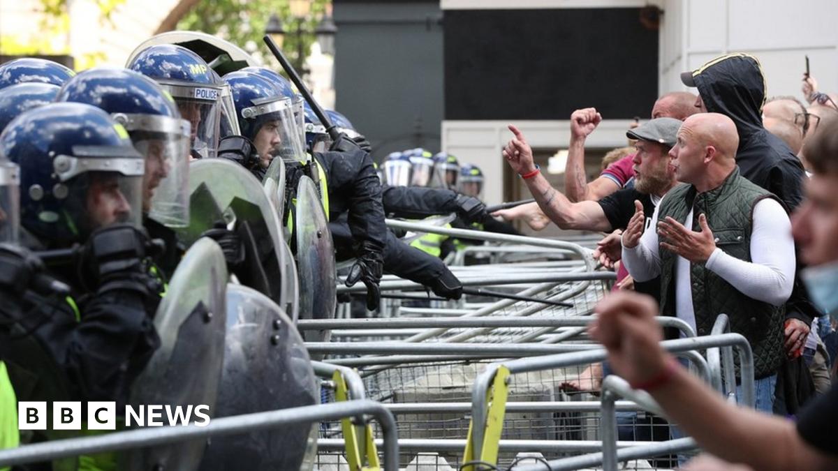 London protests: More than 100 arrests after violent clashes with ...