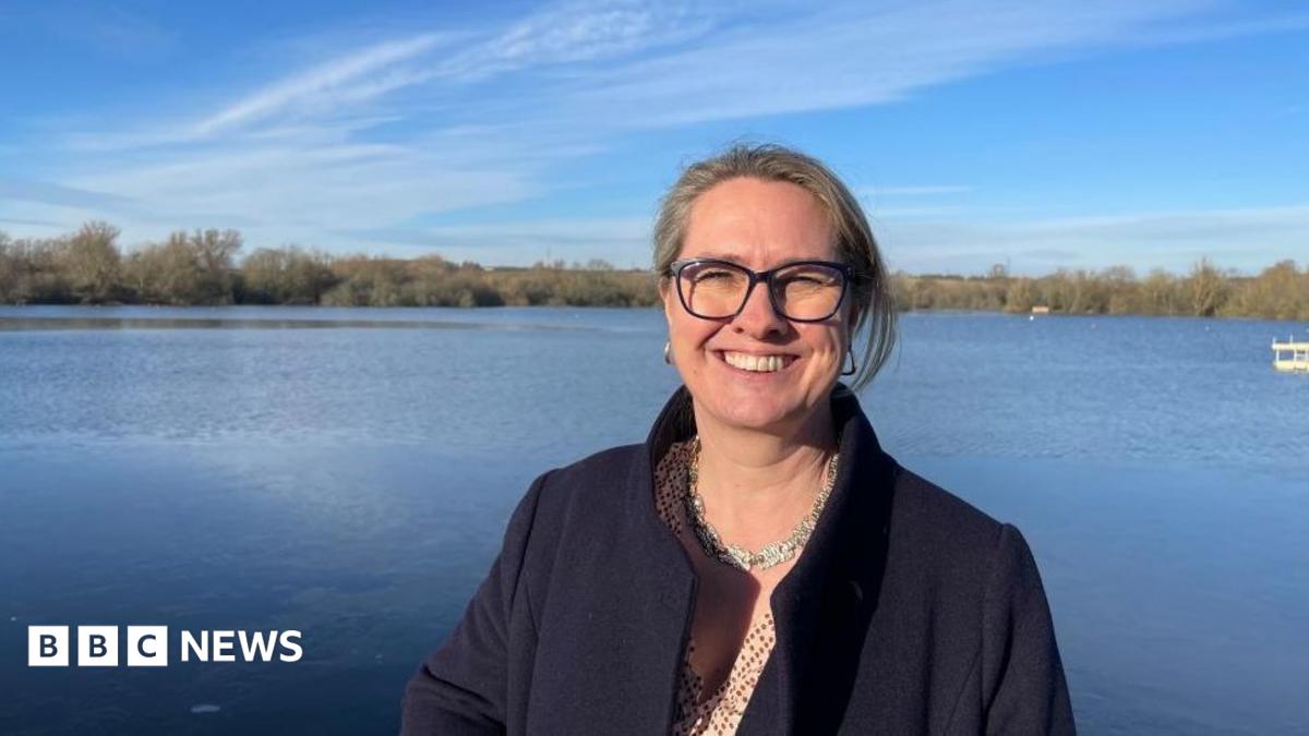 Wellingborough by-election: Tory candidate defends former MP - BBC News