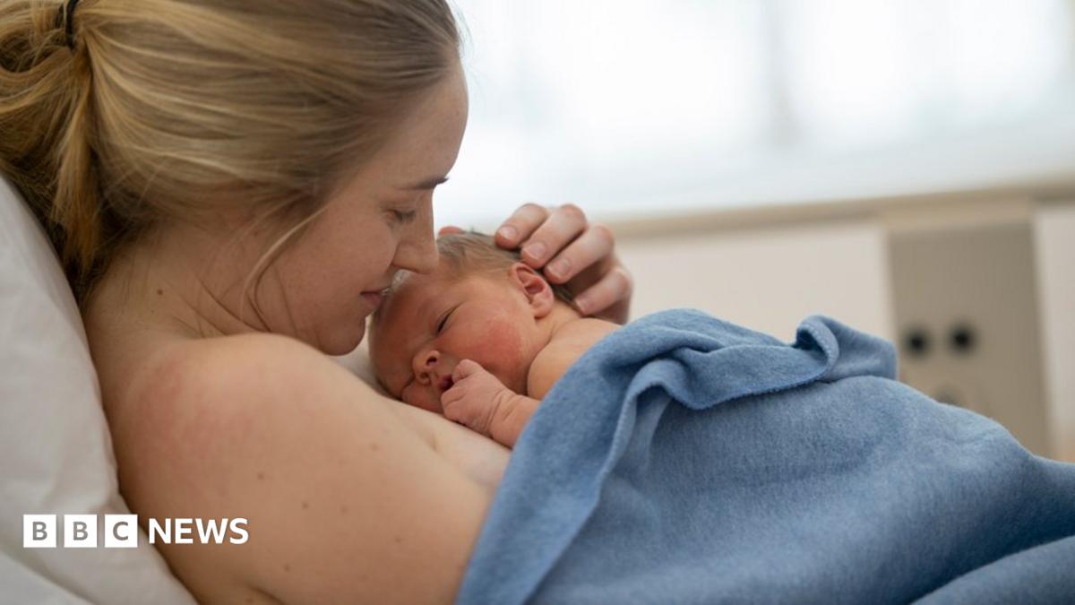 Coronavirus: Concerns for wellbeing of babies born in lockdown - BBC News