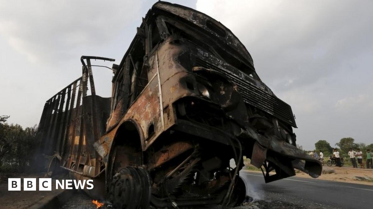 Gujarat remains tense after Patel caste violence - BBC News