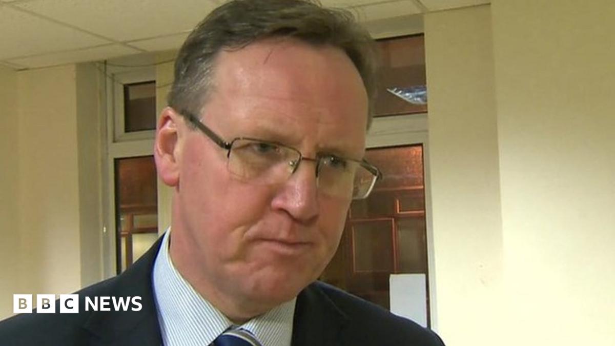 Wirral Council leader quits after Labour 'extremists' claims - BBC News