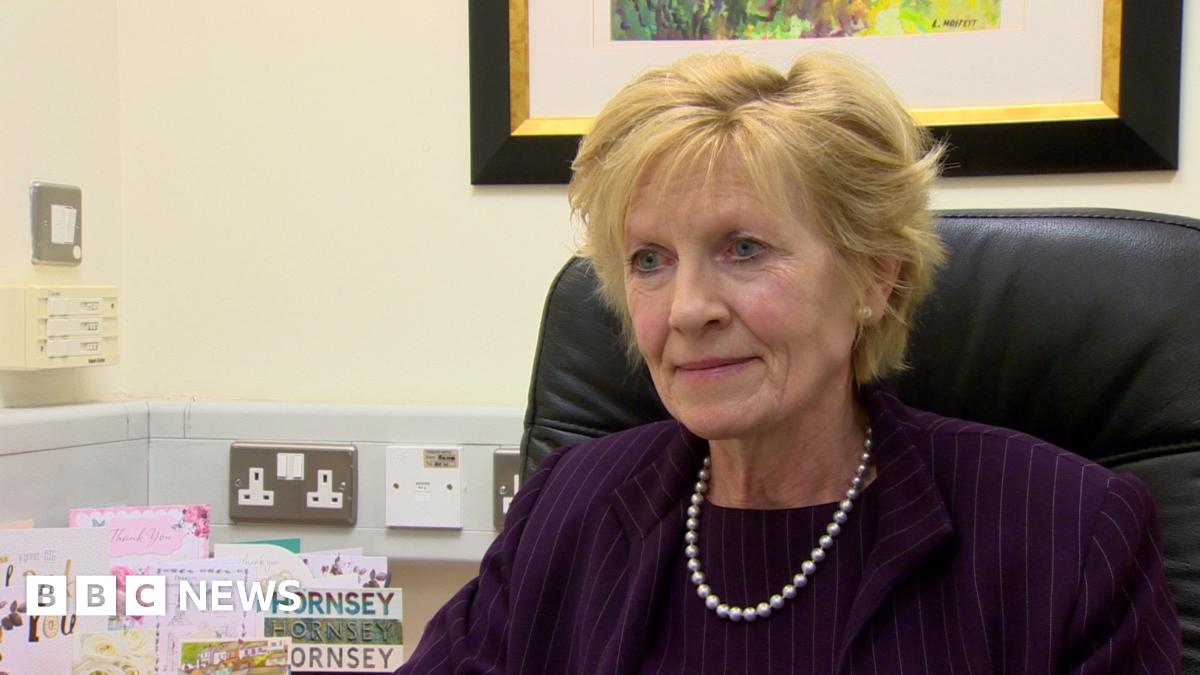 Brexit: Lady Hermon expects to meet PM over deal - BBC News