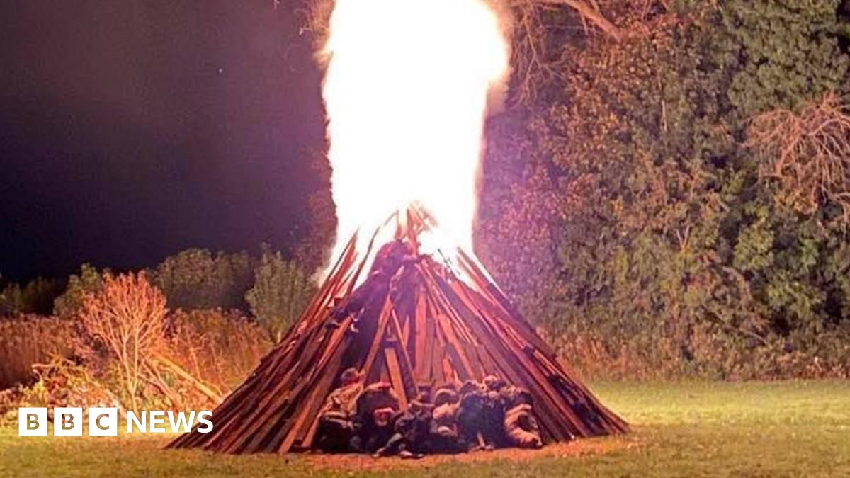 Bonfire Night: Are these traditions fizzling out? - BBC News