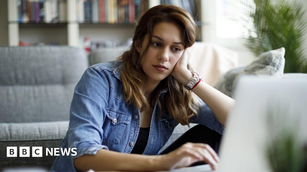 More than a fifth of UK adults not looking for work - BBC News