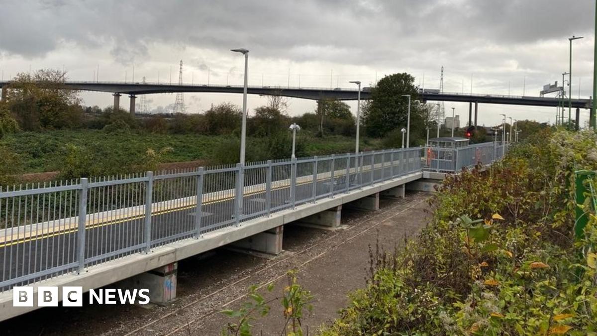 Bristol Portway railway station due to open this summer - BBC News
