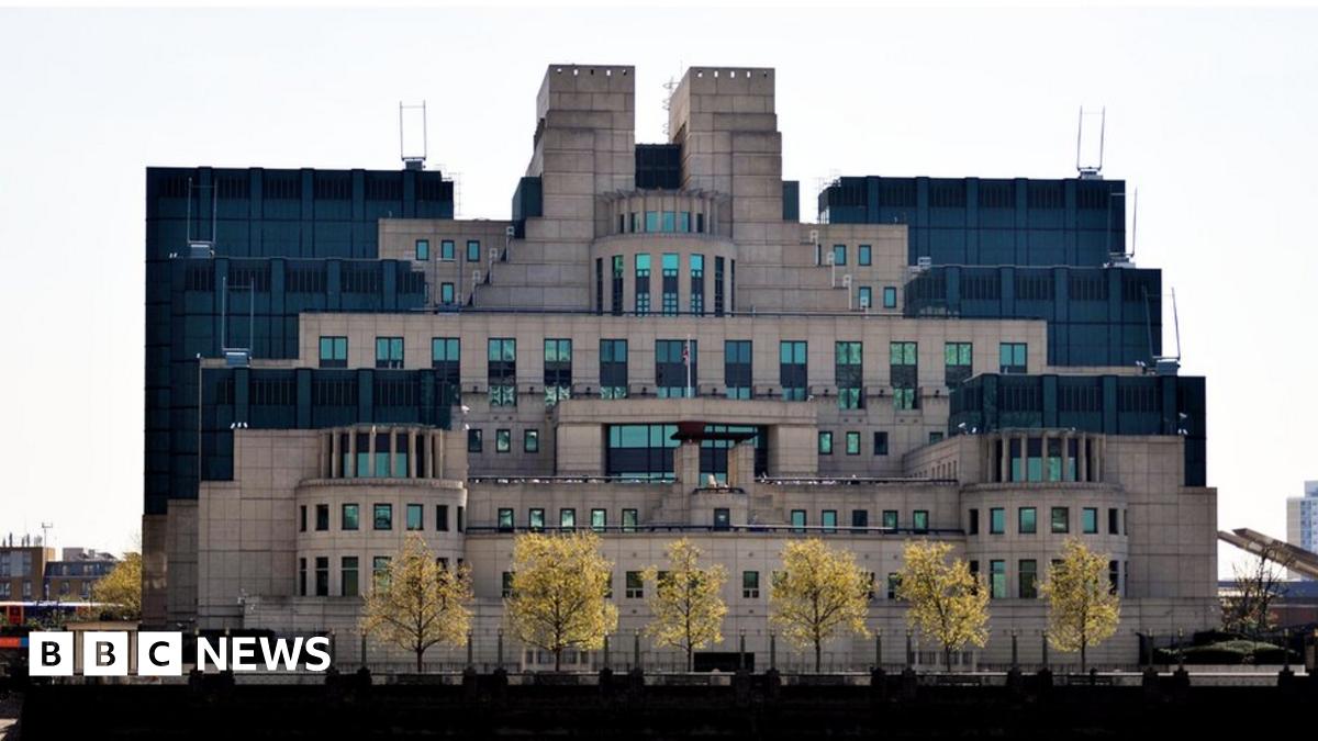 Chilcot report: MI6, a Hollywood movie and faulty intelligence - BBC News