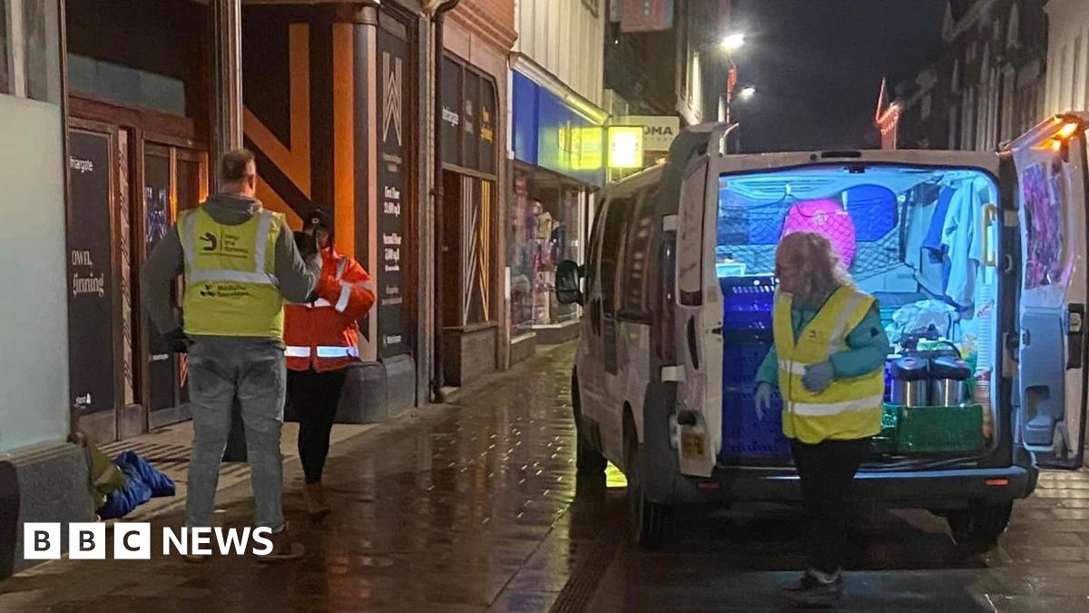 East Yorkshire homeless charity appeal for sleeping bag donations - BBC News
