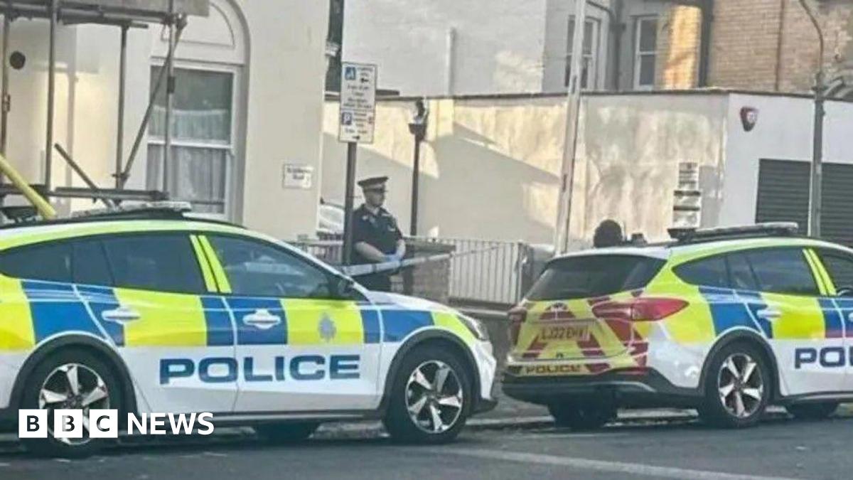 Hove kidnapping: Man charged after woman forced into car - BBC News