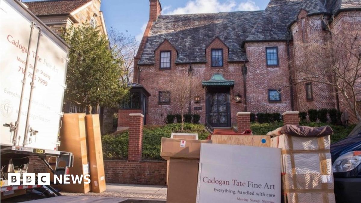 Obamas buy $8.1m home in Washington DC - BBC News