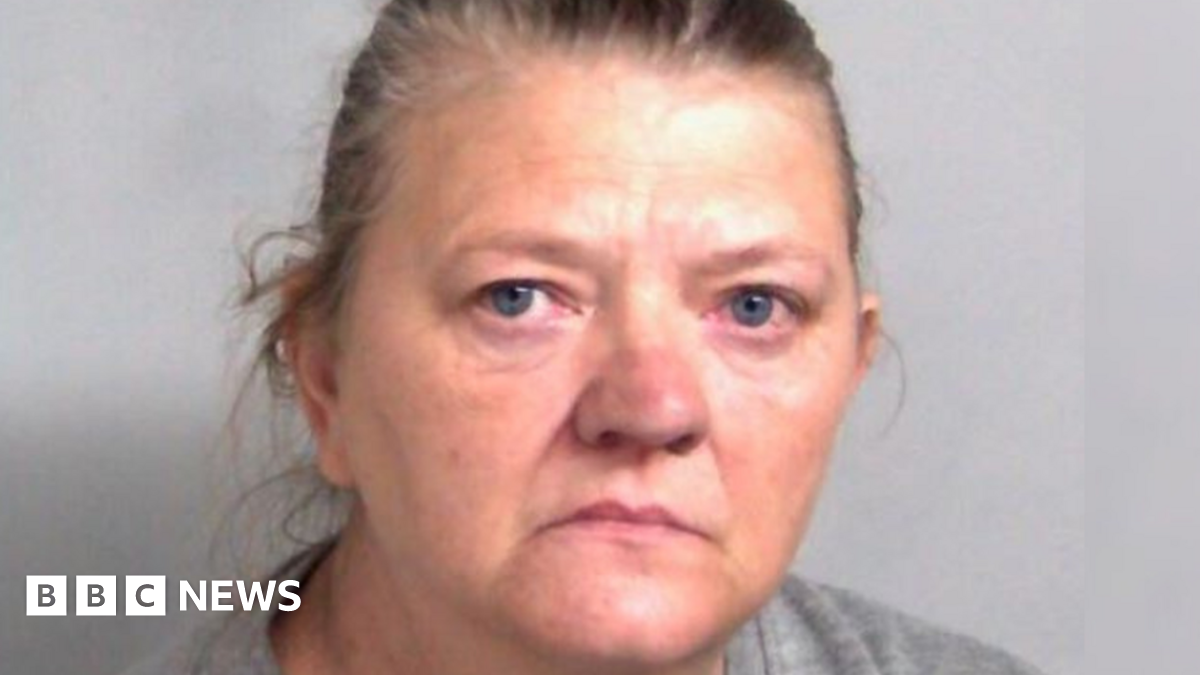 Harlow woman jailed for lighting fires in her flat - BBC News