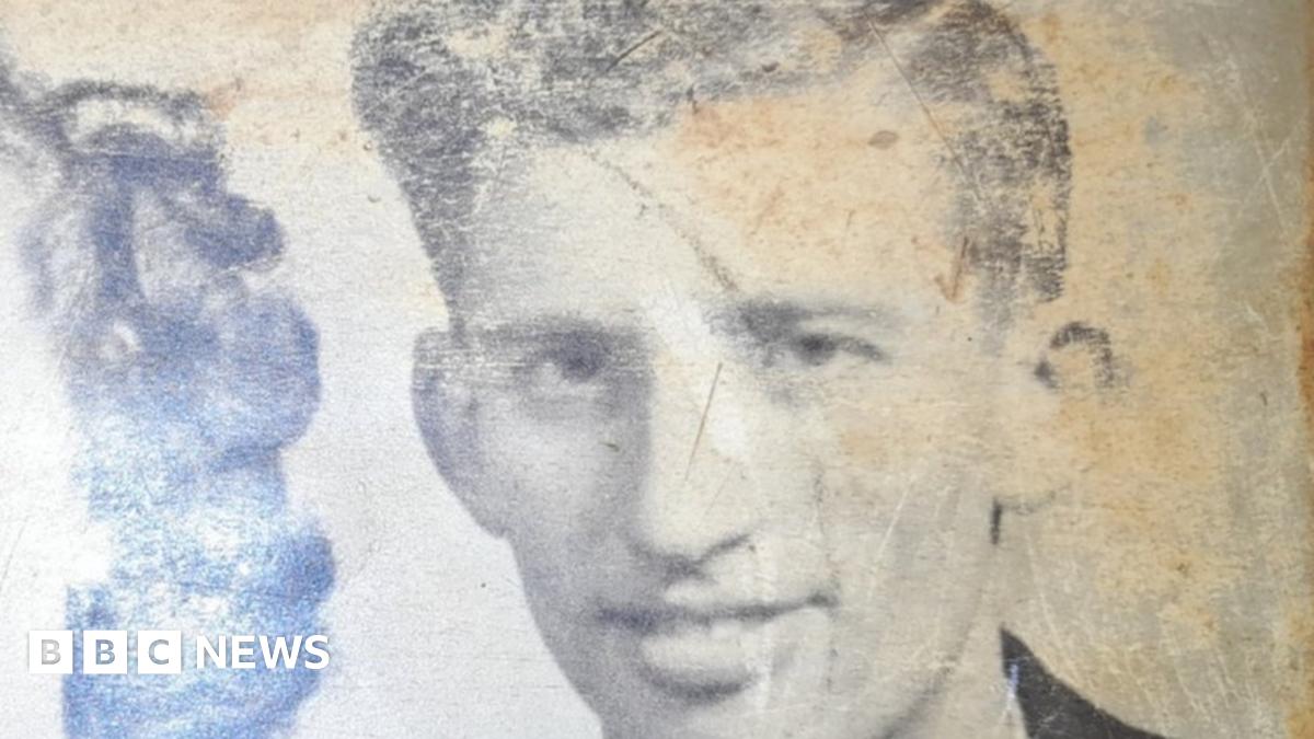 NI Troubles: UVF gives 1974 murder account to Crawford family - BBC News