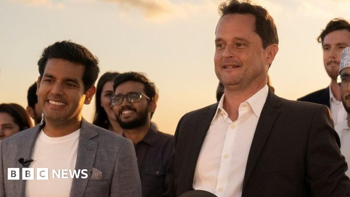 Southampton scientist's CO2 work earns Earthshot prize - BBC News