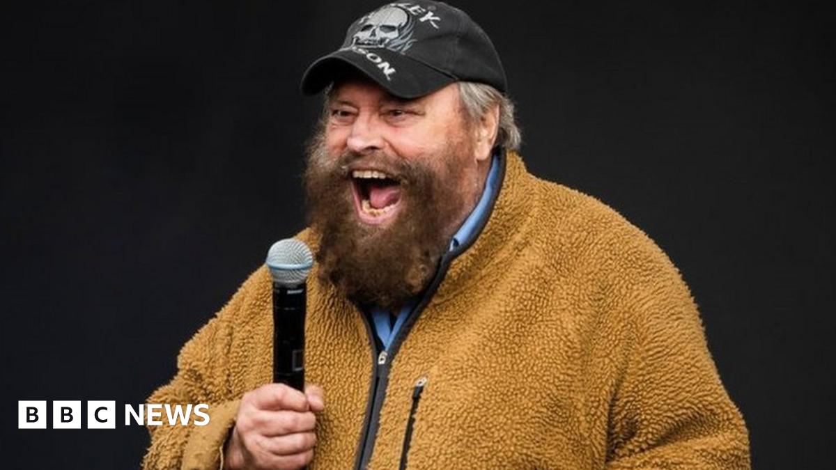 Actor Brian Blessed unveils Mexborough plaque to director who helped ...
