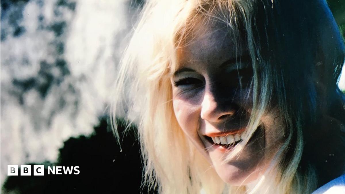 Carole Packman murder: Parole dates given to paper before family - BBC News