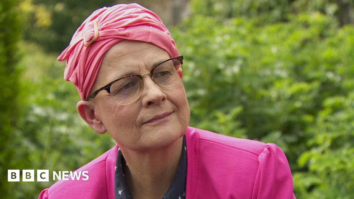 Margaret Ritchie reveals she has breast cancer - BBC News