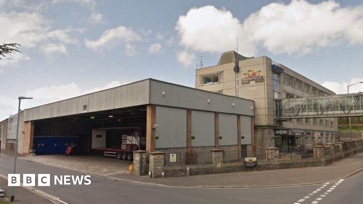 'Last batch' of Blackthorn cider made in Somerset - BBC News
