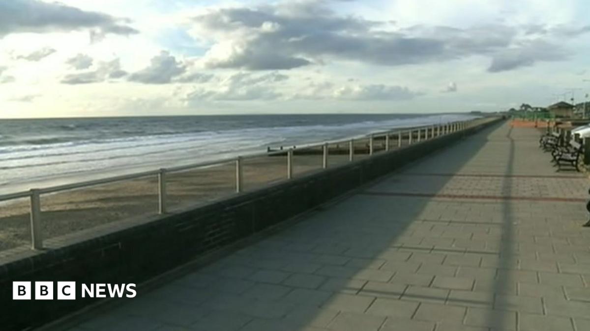 Councils row over Tywyn promenade ownership - BBC News