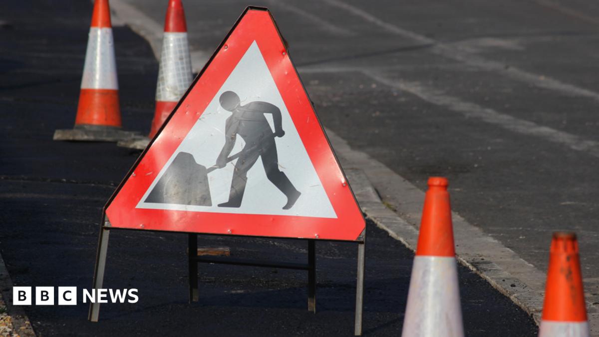 Scottish Borders road workers set to strike - BBC News