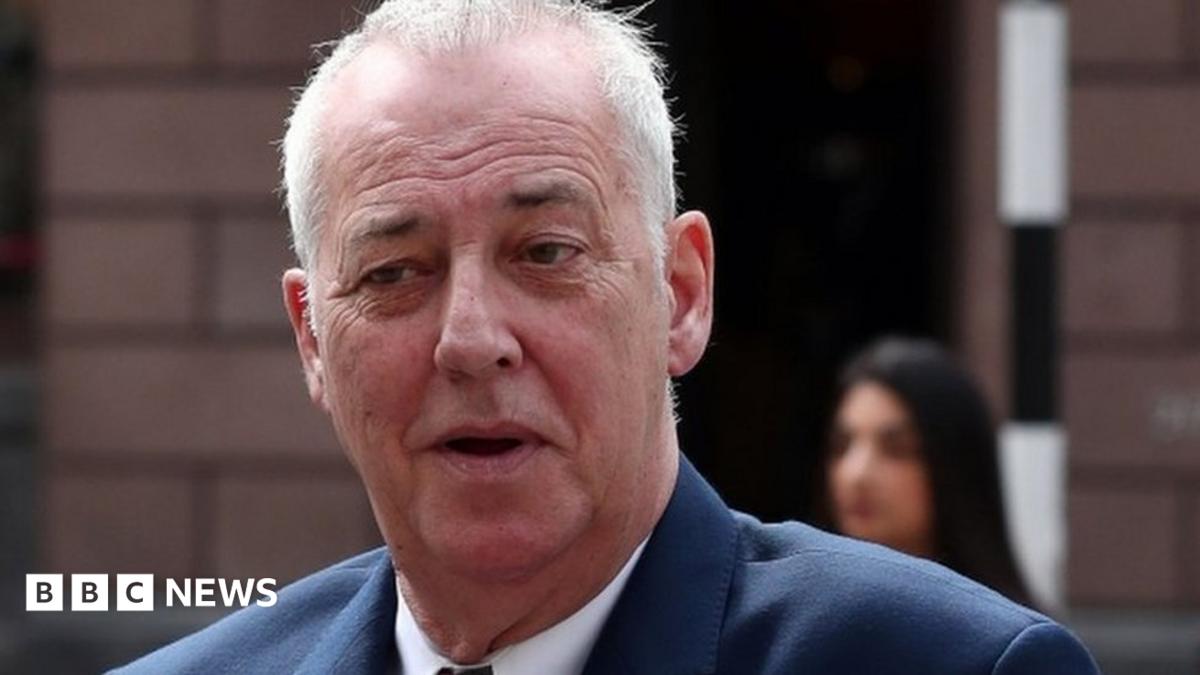 Michael Barrymore apologises over Stuart Lubbock pool death - BBC News