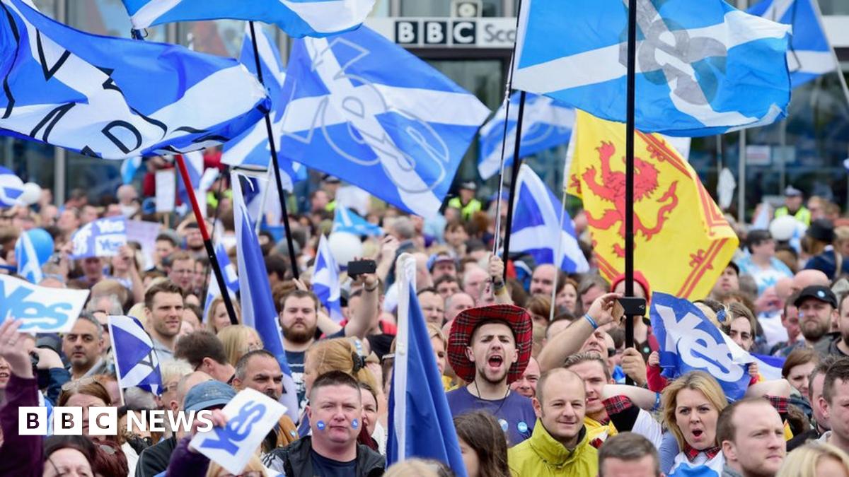 De facto referendum is still an option, says indyref minister - BBC News
