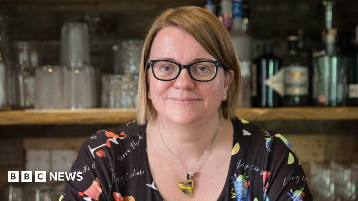 Gloucestershire women embracing alcohol-free lifestyle - BBC News