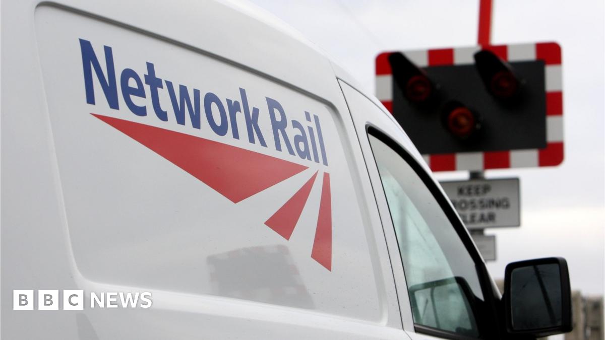 Network Rail report dismisses privatisation - BBC News