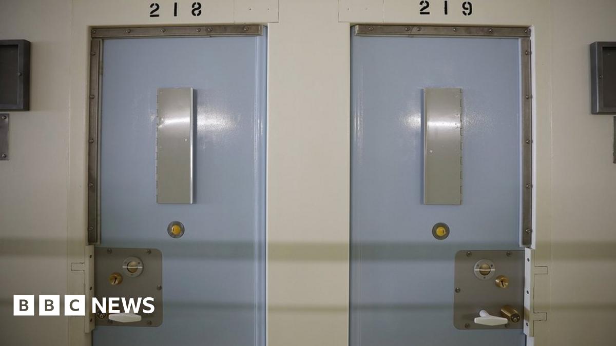 Welsh prisons: Gang violence blamed on governments - BBC News