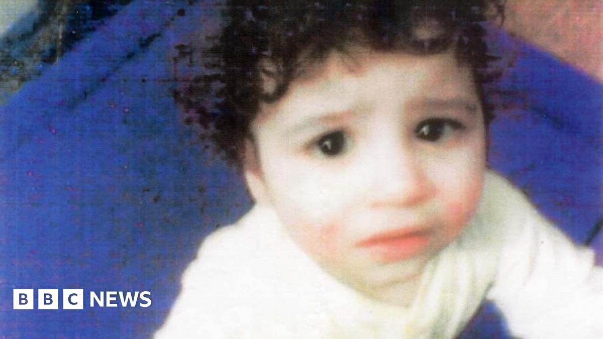 Amanda Hutton guilty of starving Hamzah Khan to death - BBC News