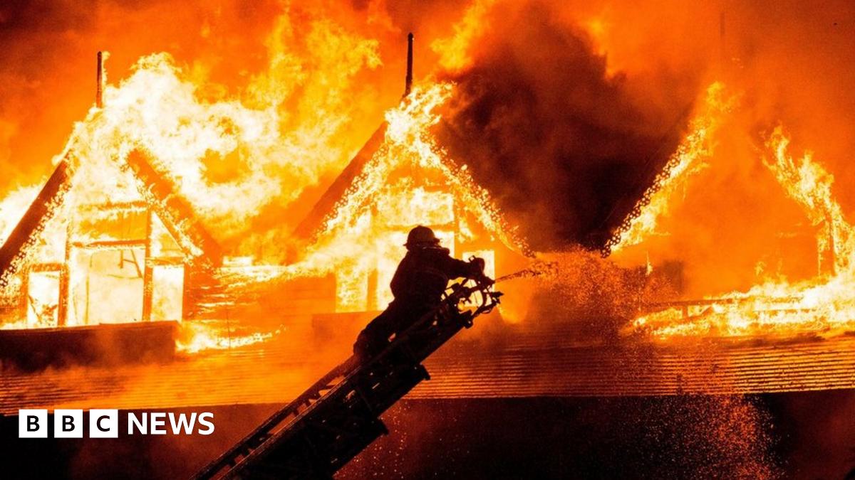 Myanmar fire guts iconic Yangon hotel Kandawgyi Palace - BBC News