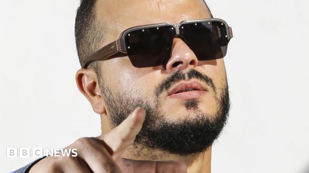 Tunisia's El General: The rapper who helped bring down Ben Ali - BBC News