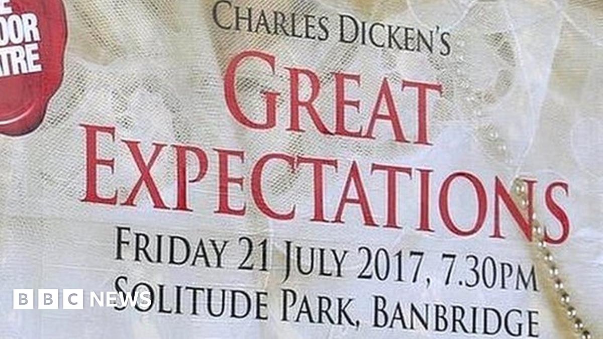 Rogue Charles Dickens apostrophe costs council - BBC News