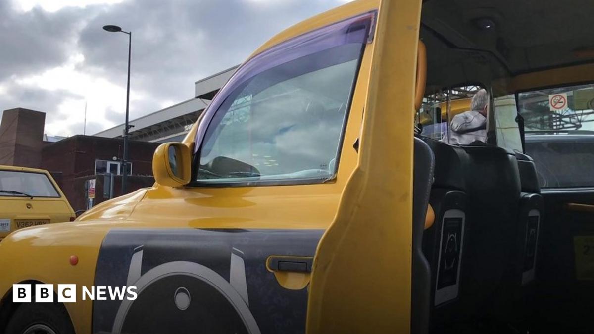 Derby residents quizzed over taxi CCTV plan - BBC News