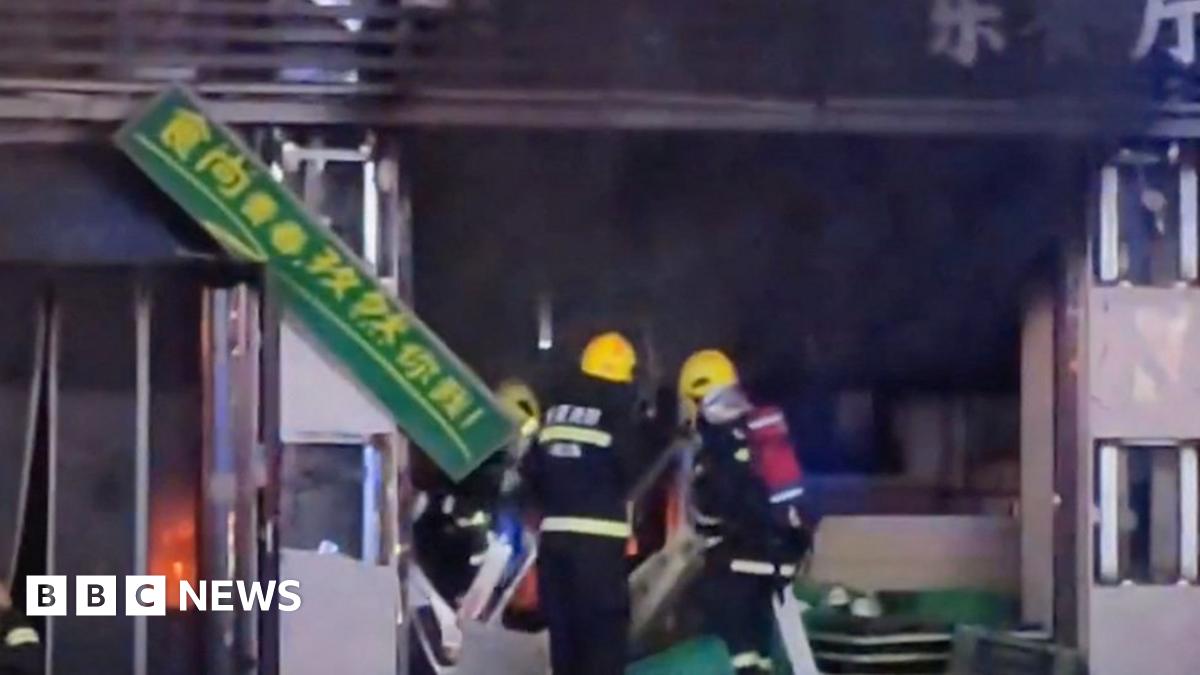 Yinchuan: China restaurant gas explosion kills 31 - BBC News